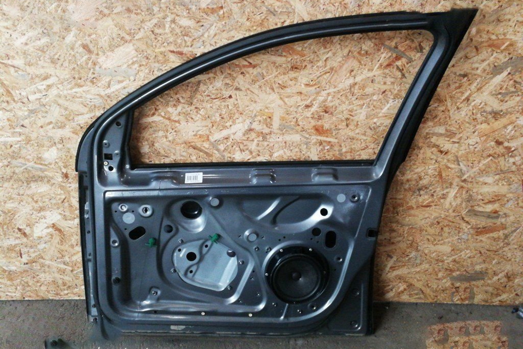 VW GOLF V (1K1) Priekinės dešinės durys 14112916 - Naudotos dalys ...